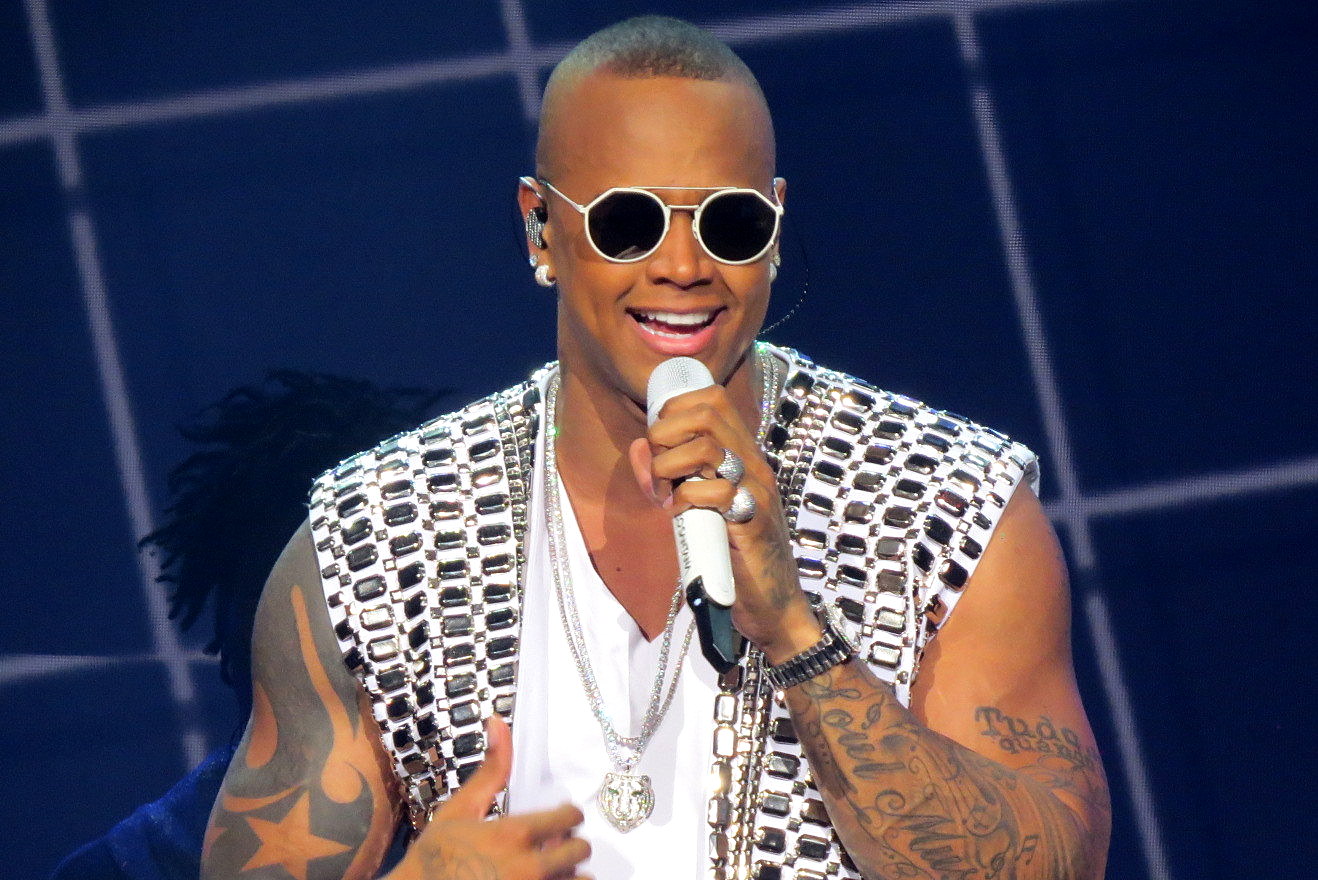 Léo Santana faz show em Ponta Negra; confira programação