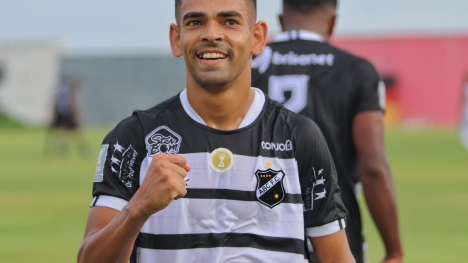 Jailson recebe proposta do exterior e deixa o ABC