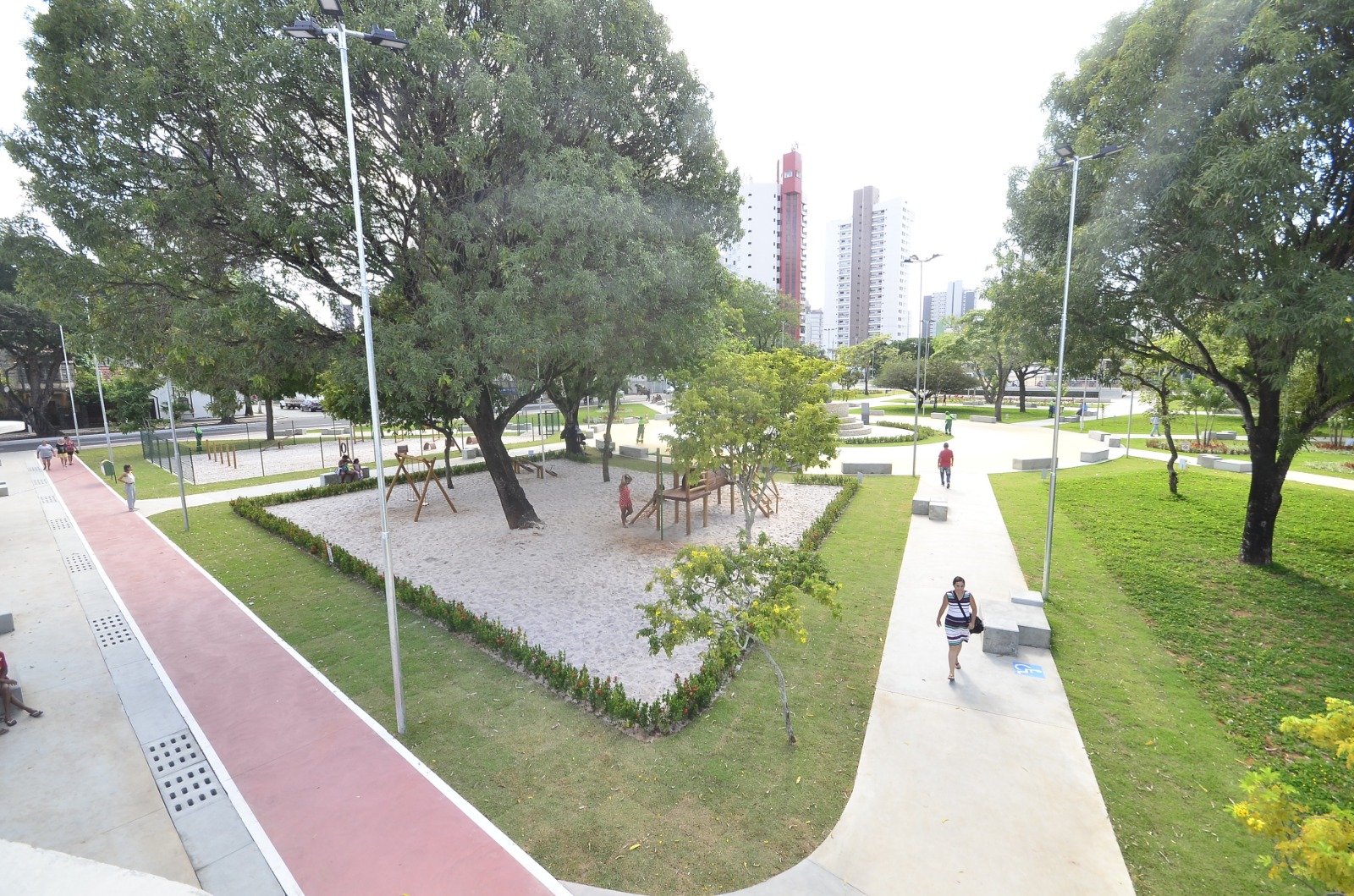 Praça Pedro Velho passa por revitalização e é entregue a tempo do ...