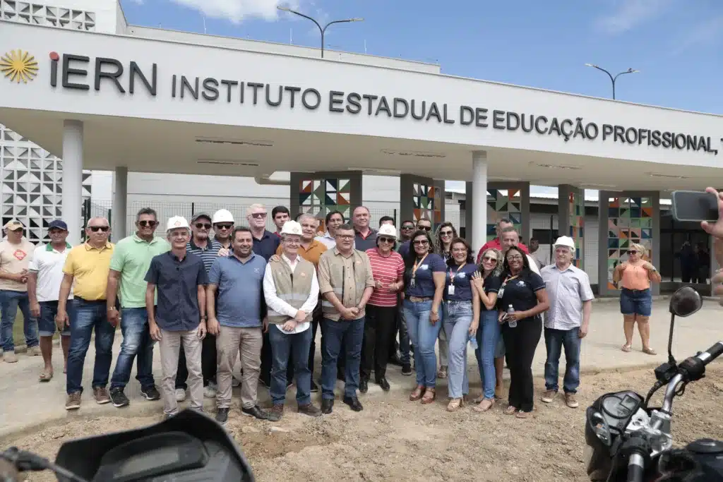 Governadora inspeciona obras em rodovia e visita instalações do IERN no ...