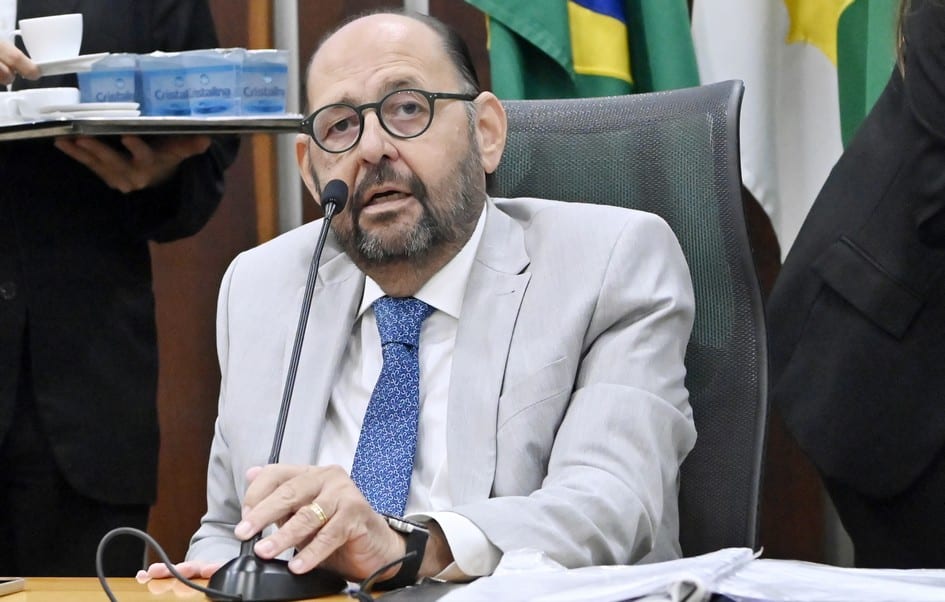 Gustavo diz que há seis meses Estado sonega informações