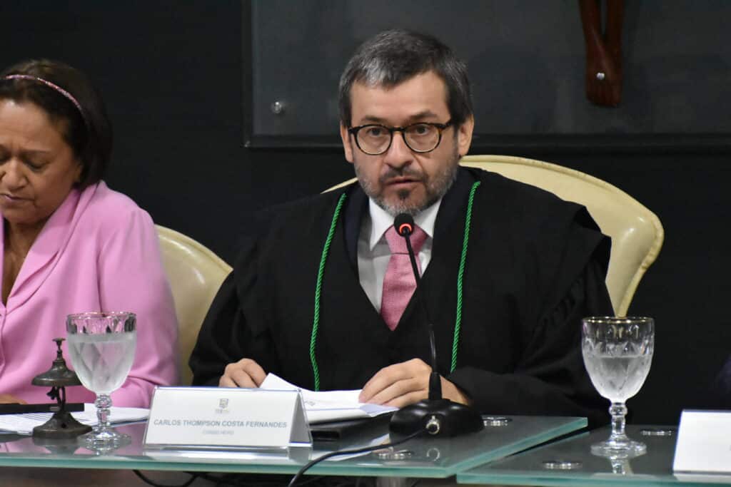 Carlos Thompson toma posse como presidente do TCE