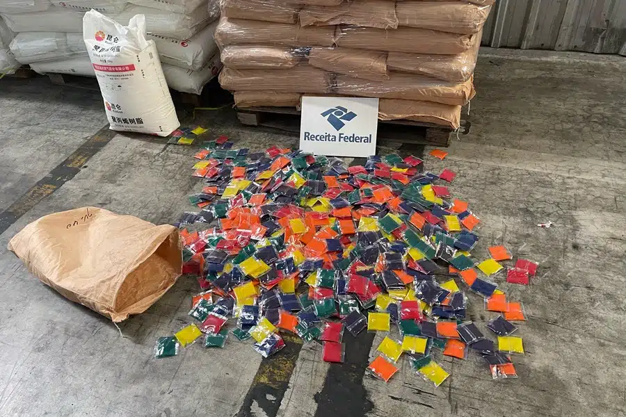 Receita apreende 800 kg bolinhas gel importadas ilegalmente