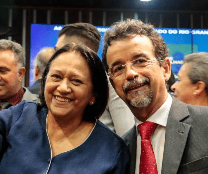 “Álvaro ataca Fátima para aparecer”, afirma Mineiro