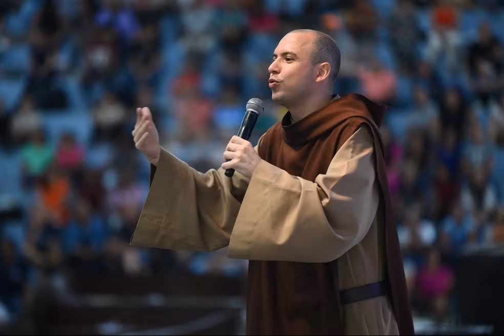 Frei Gilson é atração confirmada na Festa da Padroeira de Natal em 2026