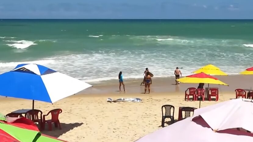 Homem morre após tentar esfaquear agente da STTU e fugir pelo mar em Natal